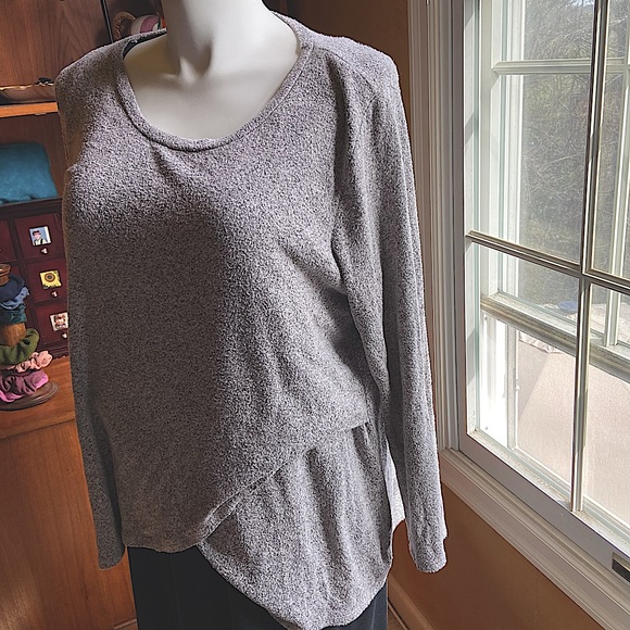 Green Envelope | Sweaters | 2x Green Envelope Gray Long Sleeve Scoop ...